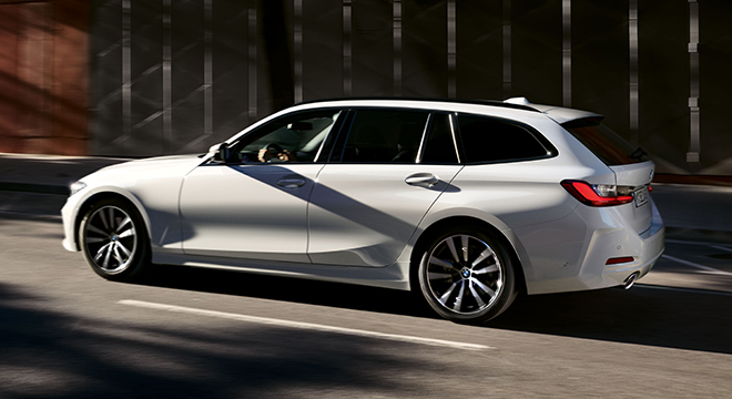 BMW 3-Series Touring 318i 2025, Philippines Price & Specs | AutoDeal